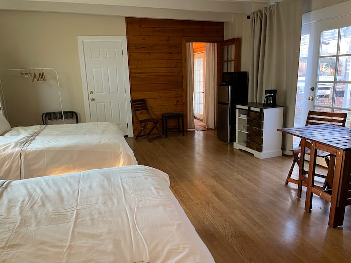 Equestrian Zen Suite & Koi Pond W/ Private Entry - Los Angeles, CA