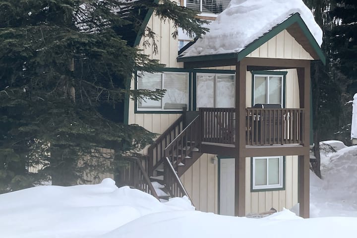 The Black Antler Cabin - Harrison Hot Springs