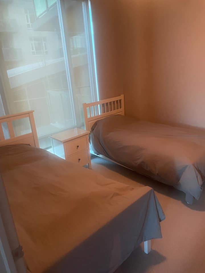 Private Room With 2 Single Beds. - Calgary
