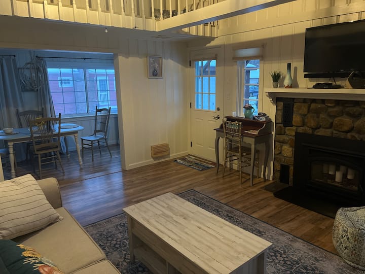 Amazing Lake Home W/ Amenities. - Ashford, CT