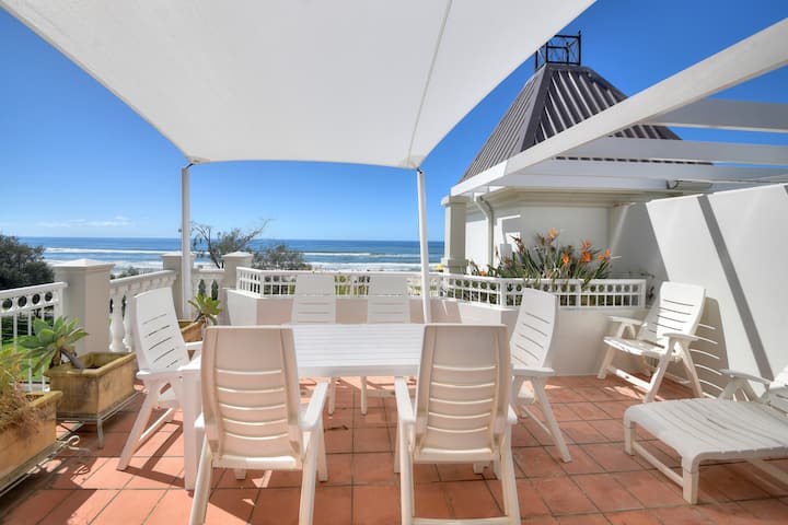Two Storey Beachfront Penthouse - Broadbeach