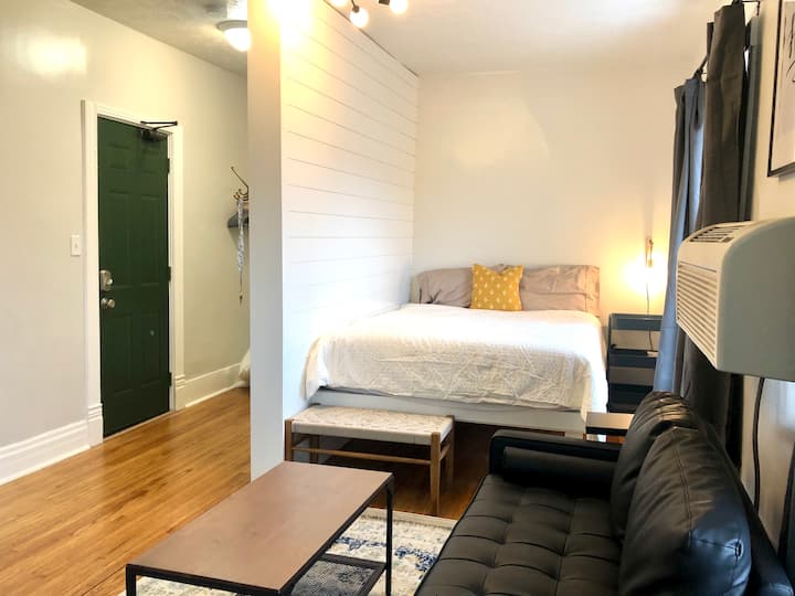 Centrally Located-private Studio - Nebraska