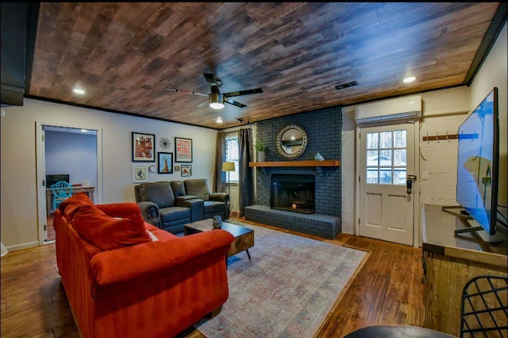 “The Greenroom” In Hoover, Al - Birmingham, AL