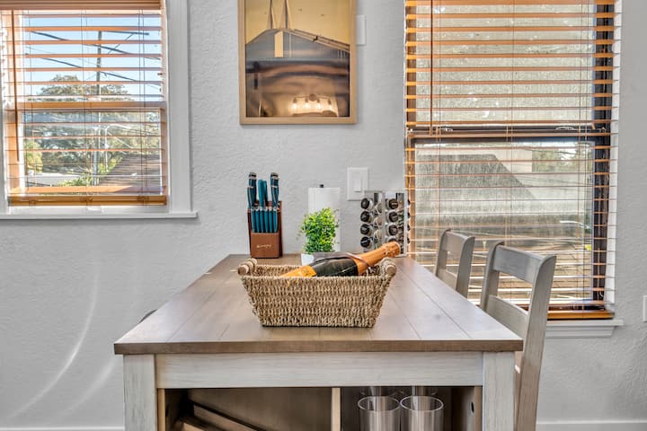 #6 Luxury Grand Central Studio *Pets* *2nd Floor* - St. Petersburg, FL