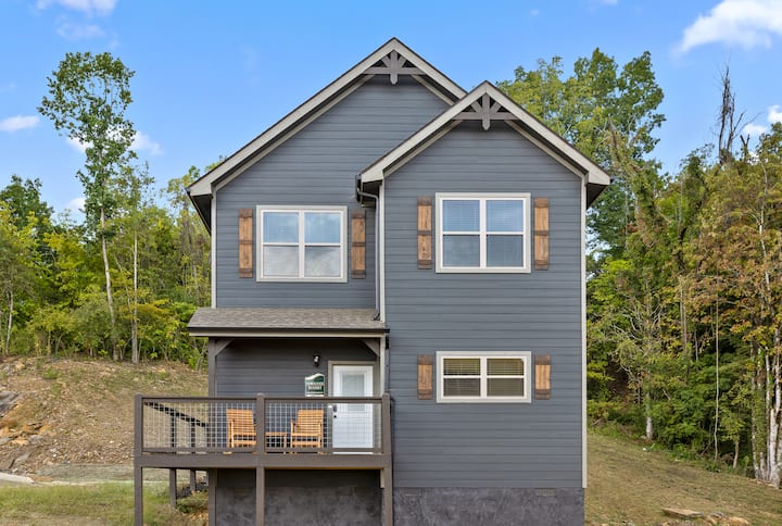 Brand New Cabin With Hot Tub Close To Dollywood! - Sevierville, TN