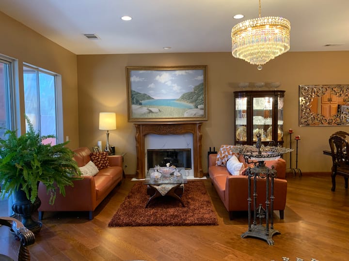 Enjoy The Desert Lifestyle In Palm Desert. Room A - Palm Desert, CA