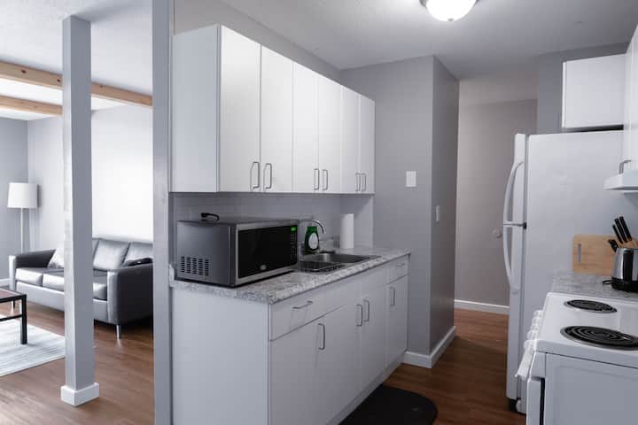 Unit 32- Prime Location 1br Apt, Free Parking - Minneapolis, MN