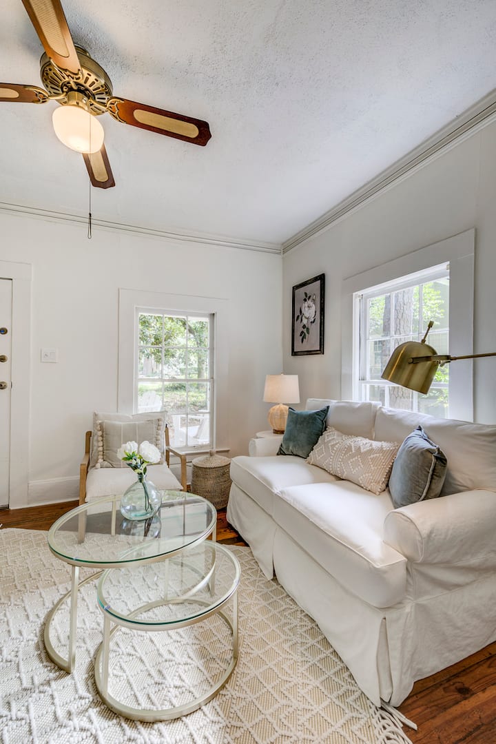 Southern Bungalow, Pet Friendly, Large Deck - Buckhead