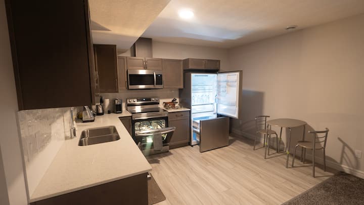 2br Basement Suite Near Yeg Airport. - Edmonton, Canada