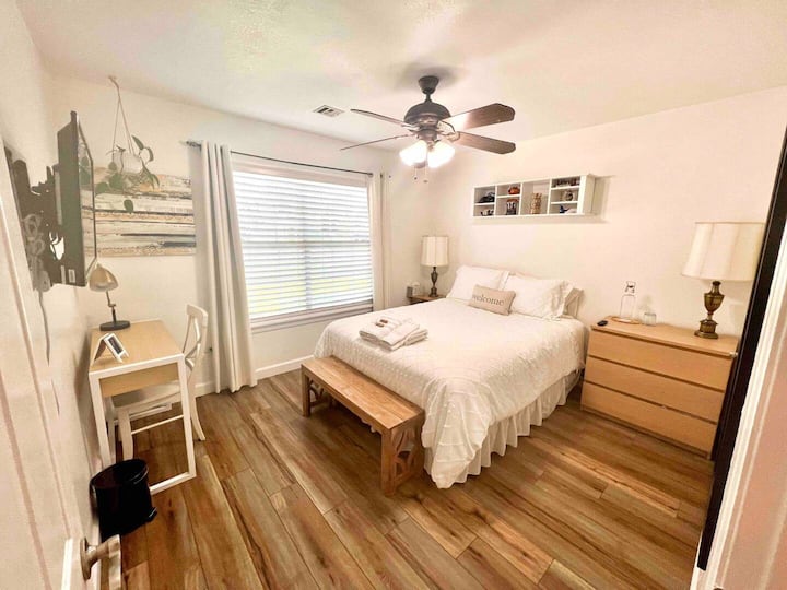 Clean & Cozy Room Crystalbridges - Rogers, AR