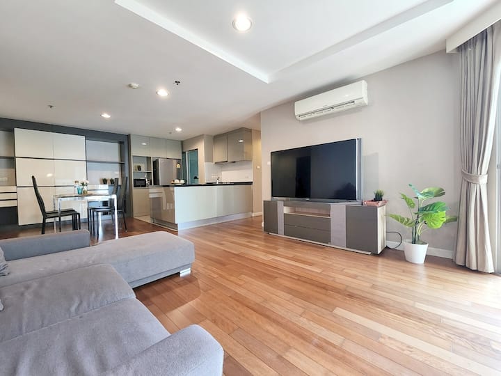 The Royal Village :2 Br/wi-fi/jodd Fair/pool - Bangkok