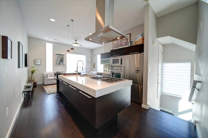 Modern 1-br Condo — Stylish Stay Near Uptown Clt! - Charlotte, NC