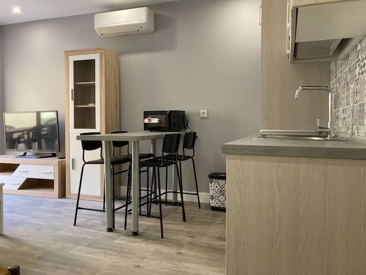 Nice Apartment With Backyard In Residencial Area - Campo del Moro