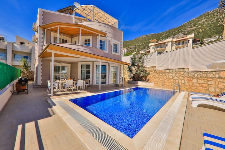 Villa In The City Center - Kalkan