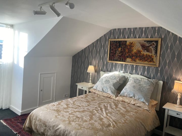 Central Winchester Room With A View (En-suite) - Hampshire