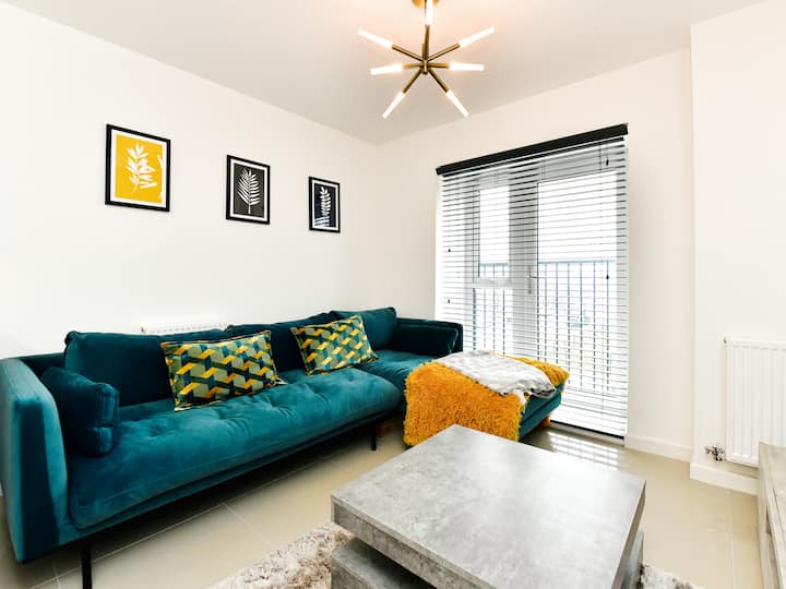 Sleek 1 Bed Apartment W/parking! - Cardiff