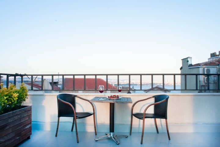 ТЕРРАСА И ВИД НА МОРЕ - Beyoğlu