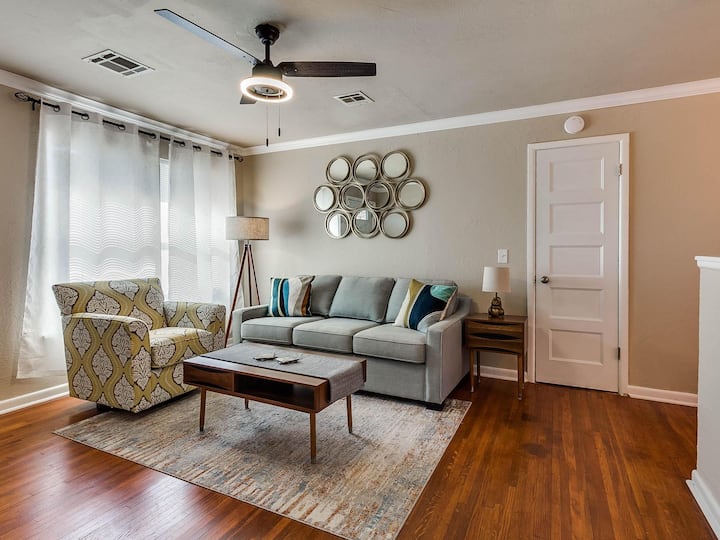 Clean And Well Stocked Bungalow - Lake Overholser, OK