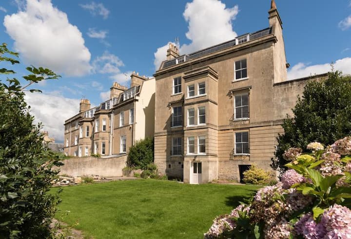 5 Bed Georgian Villa With Garden - Bath