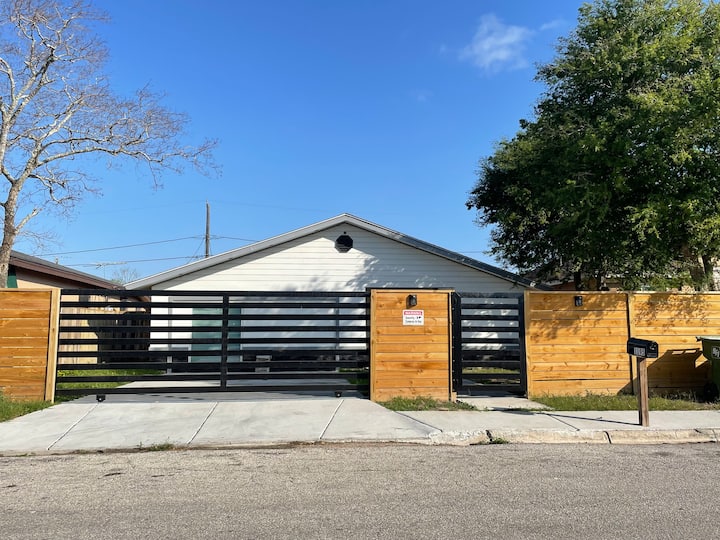 Home Away From Home! - Brownsville, TX