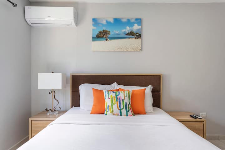 Villa Topaz- 3br/2ba-5 Car Min To Palm Beach - Aruba