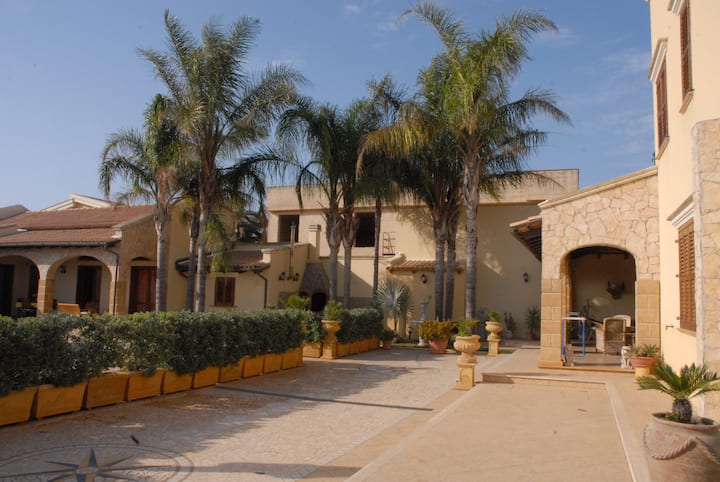 Appartamento Lux Con Piscina In Prestigiosa Villa - Mazara del Vallo
