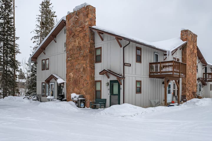 Winter Park Condo W/ Fireplace And Mountain Views - Winter Park, CO