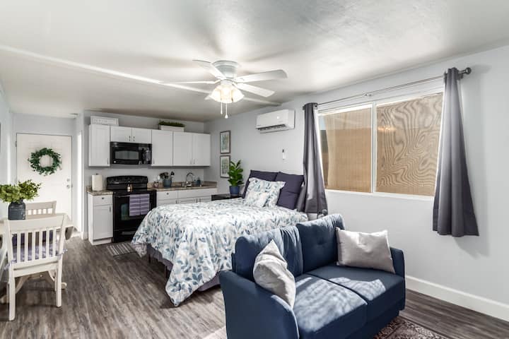 The Cutest Little Studio | Free Parking | Tempe - Tempe, AZ