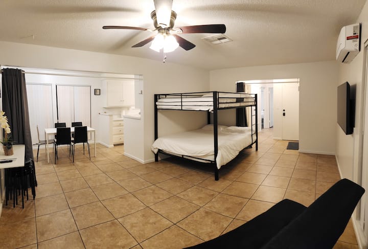 Sale! Centrally Located, Super Clean, 4x Queen Bed - Hemet, CA