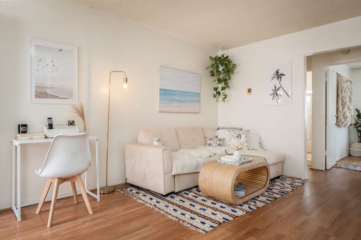 Urban Seaside Escape - Long Beach, CA