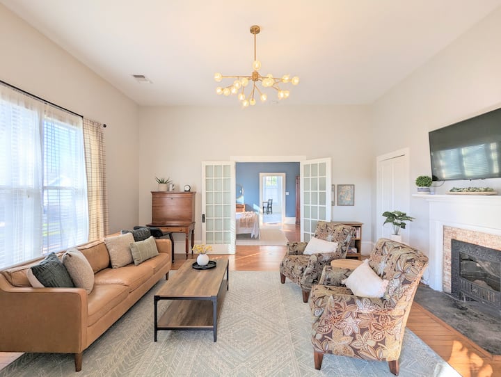 Updated 1880 Bungalow (1bd) By Georgetown's Square - Georgetown, TX