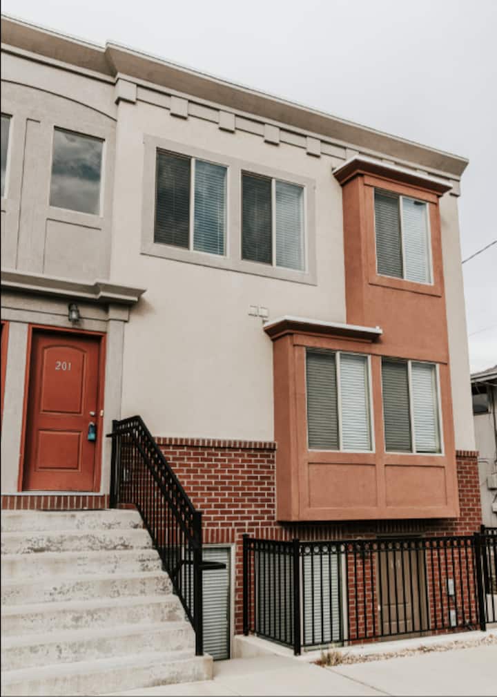 Downtown Provo Modern Townhome - Provo, UT