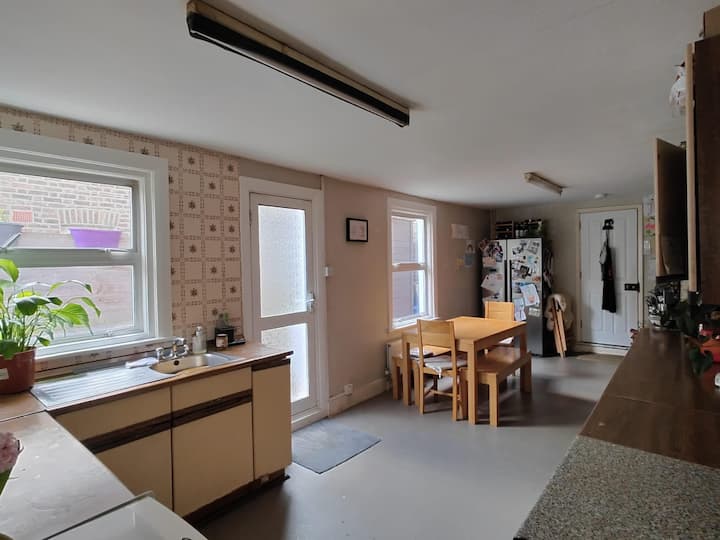 Family Home - Zone 2 - Free Parking - Quiet Street - Bromley