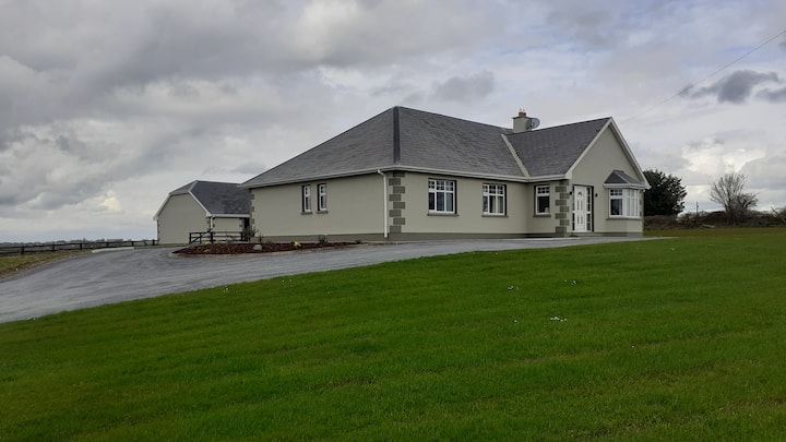 Luxury Bungalow. - Loughrea