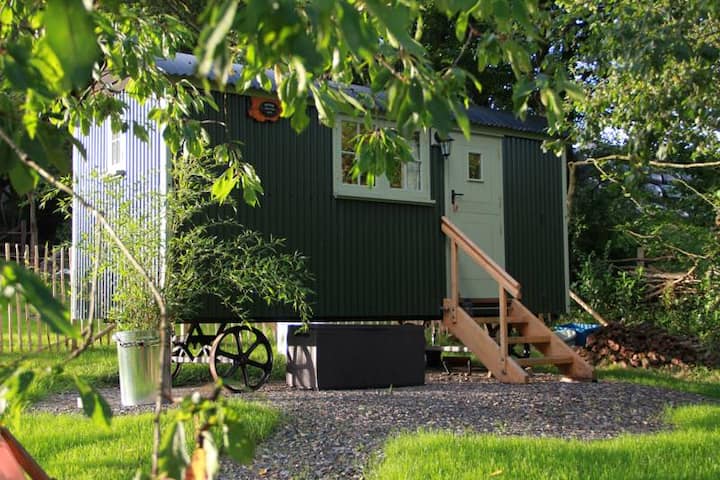 Farmer Oak's Hut-dartmoor, Devon/cornwall Border. - Roadford Lake