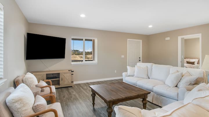 New 3br Beach Retreat · Steps From Sand + Ev - Westport