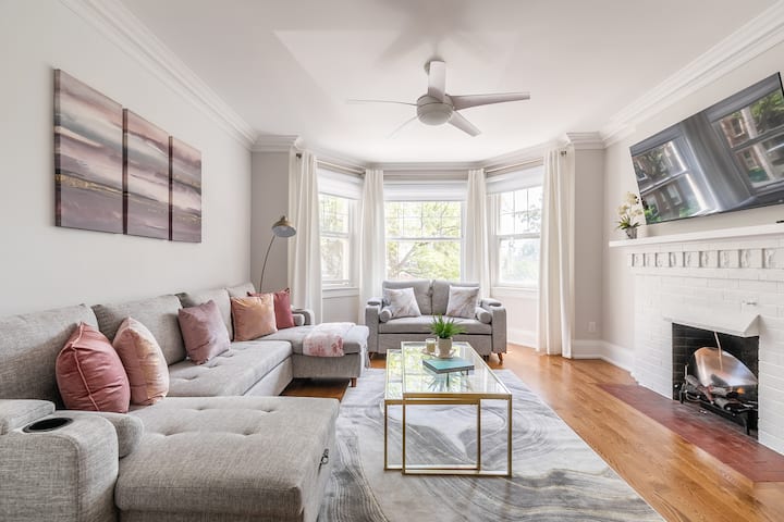 Bright & Spacious 2br Apartment Near Casa Loma - Toronto