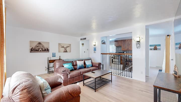 Spacious Arvada Home With King Beds And Office - Arvada, CO