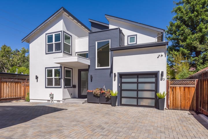 Luxury Living In Palo Alto - Portola Valley, CA