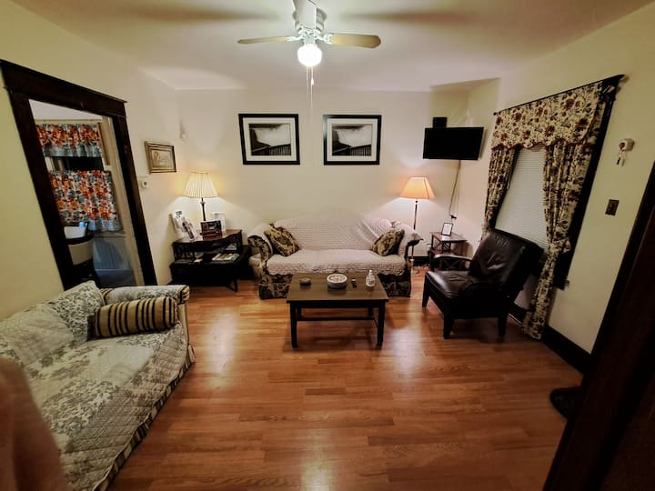 Enjoy A 3 Bedroom Lower Minutes From Niagara Falls - Niagara Falls