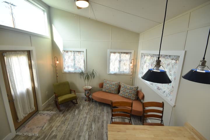 Custom Built Home 4mi From Downtown W/ Fenced Yard - Austin, TX
