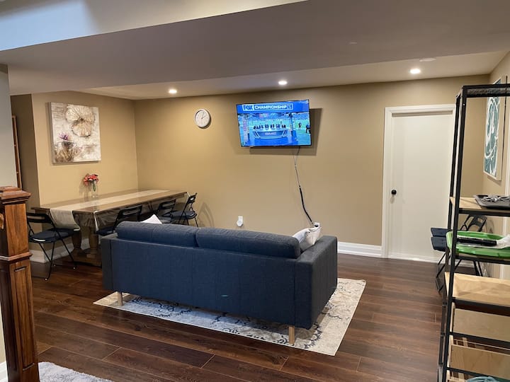 Adorable 3 Bedroom Guest Suite In Whitby - Oshawa