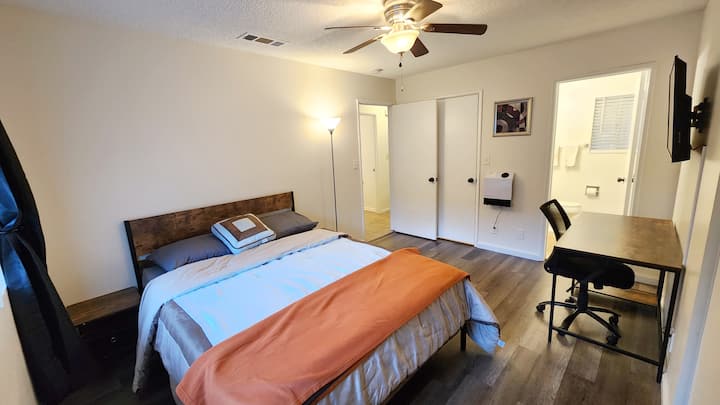 Sale! Peaceful, Clean, 4x Queen Bed, Spacious! - Hemet, CA