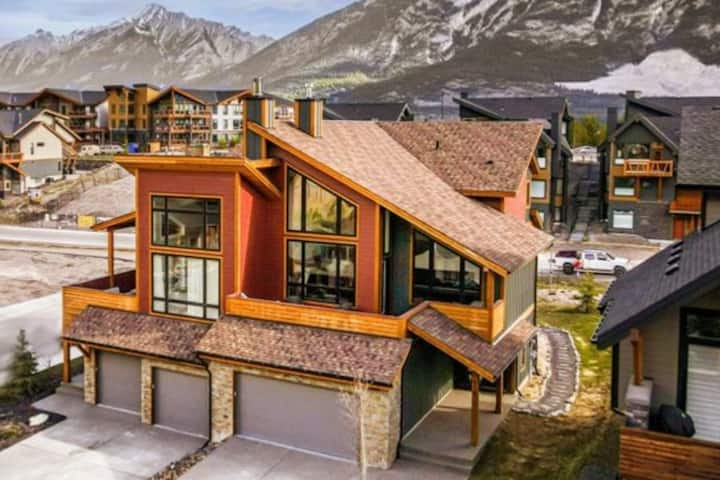 Mountain Chalet + Hot Tub At Canmore Three Sisters - Canmore