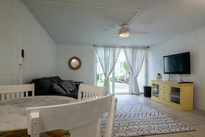 Ground Level Beachfront Studio - Punalu'u Beach Park