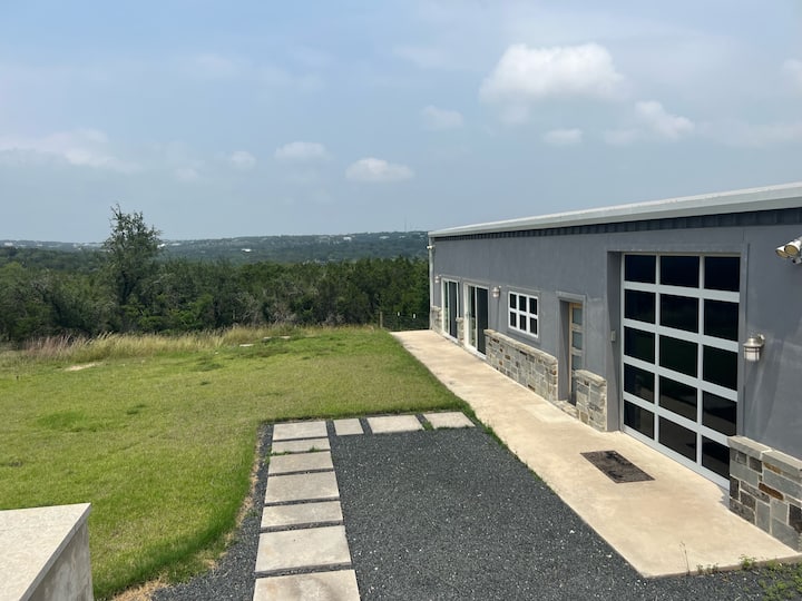 Scottish Highlander Hill Country Cabin - Dripping Springs, TX