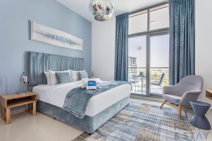 Lavish Studio In Damac Hills | Host & Stay - United Arab Emirates