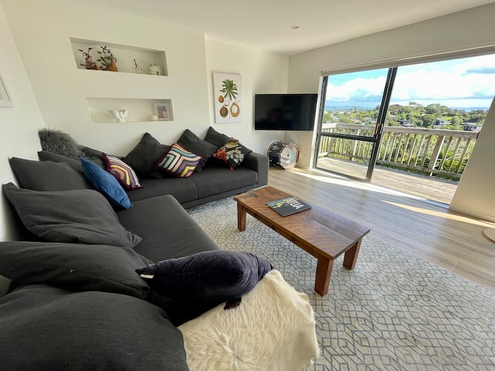 Modernised Barn With A View - Waiheke Island