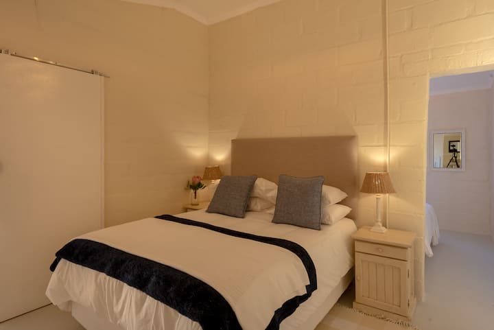 Honeyrock Cottages - 2b - Kleinmond