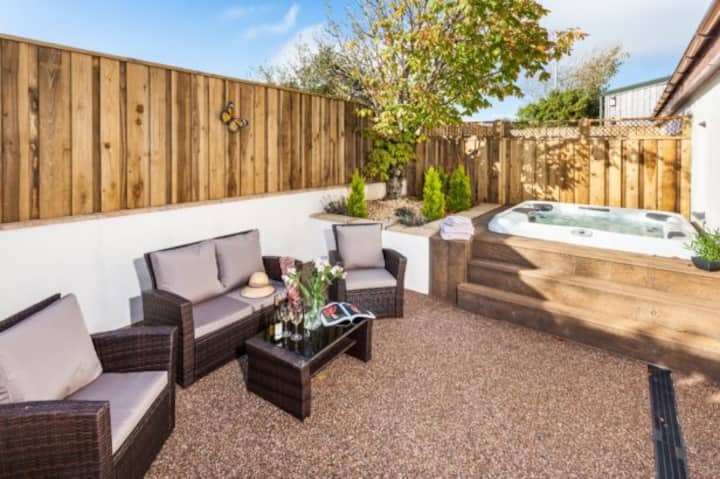 Kitty At Bumbledown Farm Romantic Getaway, Hot Tub - Perranporth